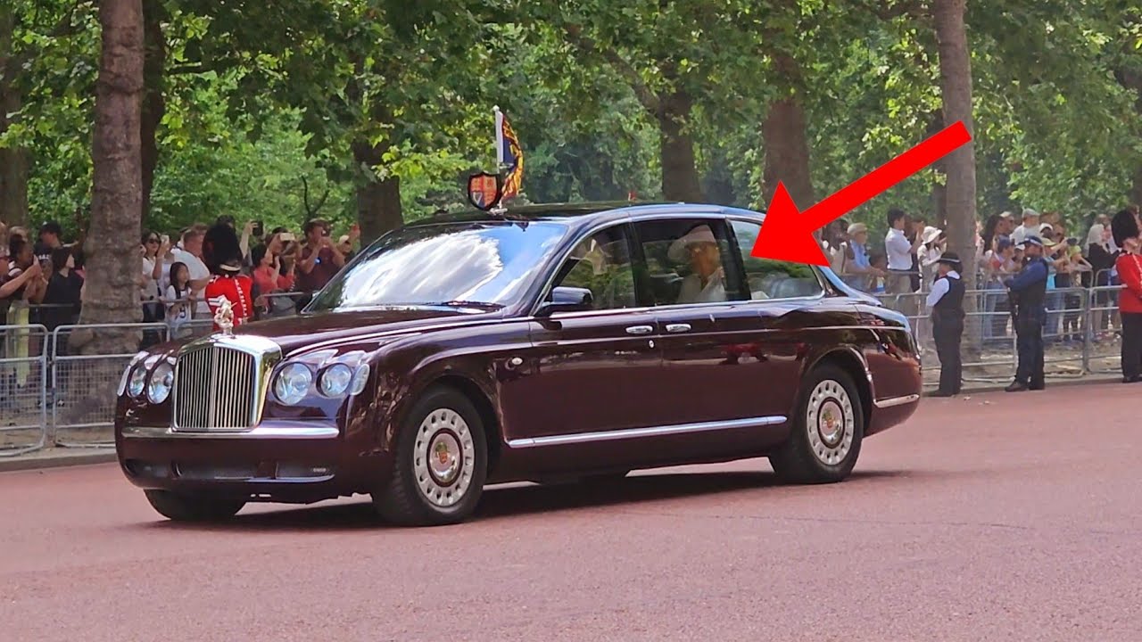 Epic Royal Motorcade: Delighted Fans Spotted The King and Queen ...