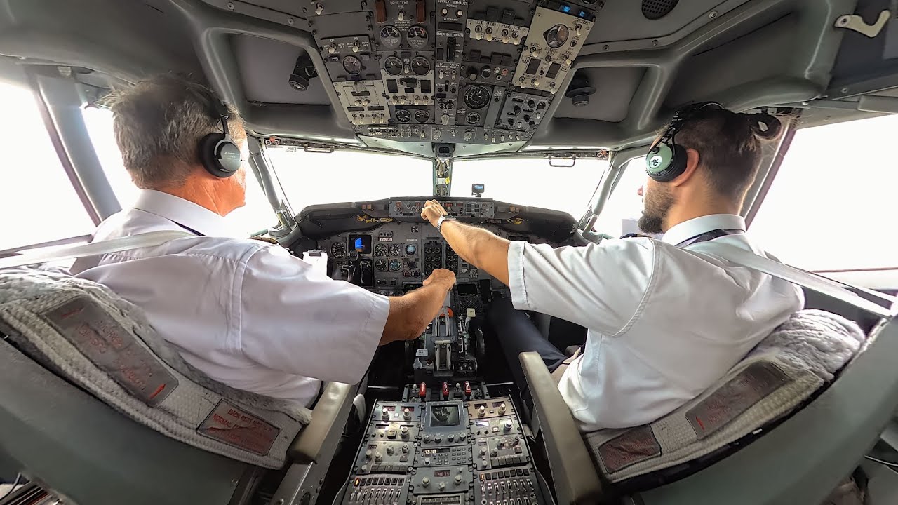 Boeing 737-500 Takeoff - 4K 360° VR - YouTube