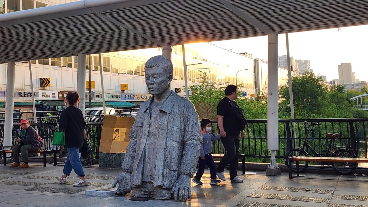 서울 청계천 전태일 열사 동상Statue of Jeon Tae-il in Cheonggyecheon, Seoul # ...