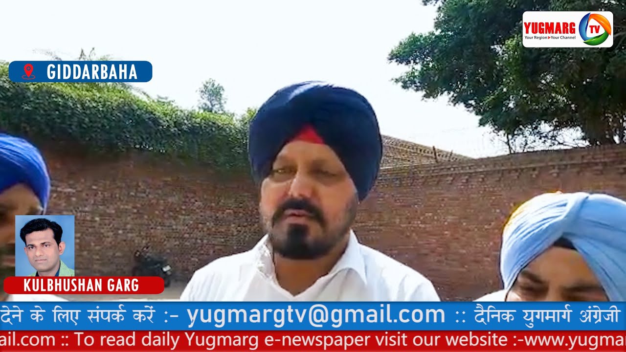 Badal village के गांव के निवासी Sardar Prakash Singh Badal को कर रहे ...