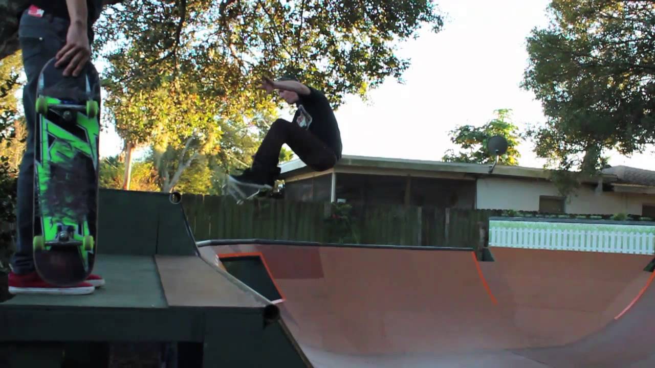 Backyard Mini Ramp Jam - YouTube