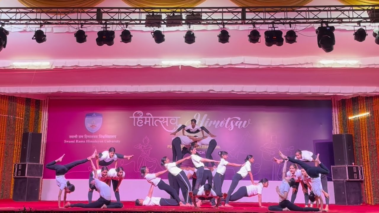 Advanced Group Yoga Demonstration / Musical Yoga Performance. - YouTube