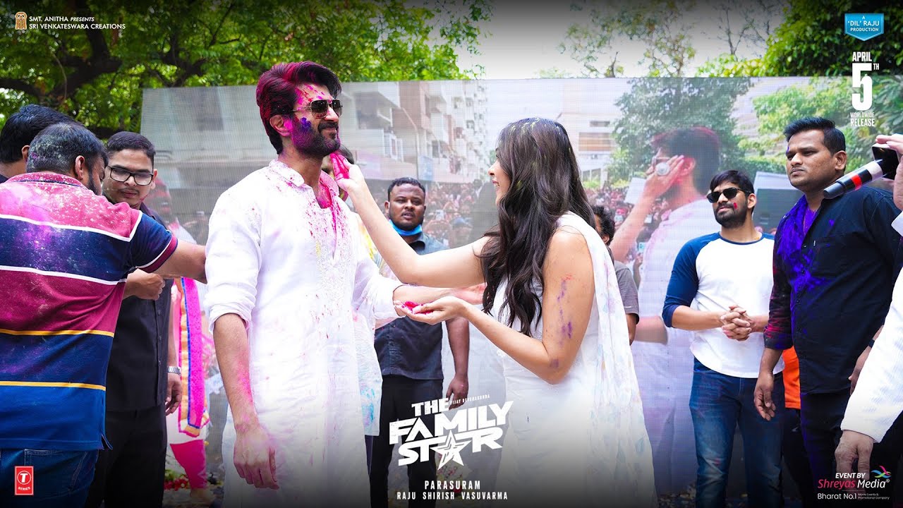 Vijay Deverakonda Celebrates Holi With Mrunal Thakur | Family Star ...