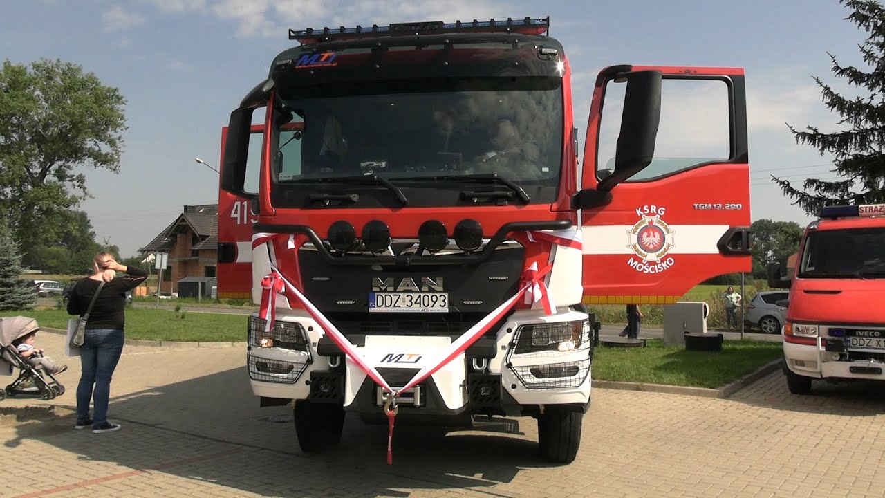 Przekazanie wozu strażackiego jednostce OSP Mościsko - YouTube