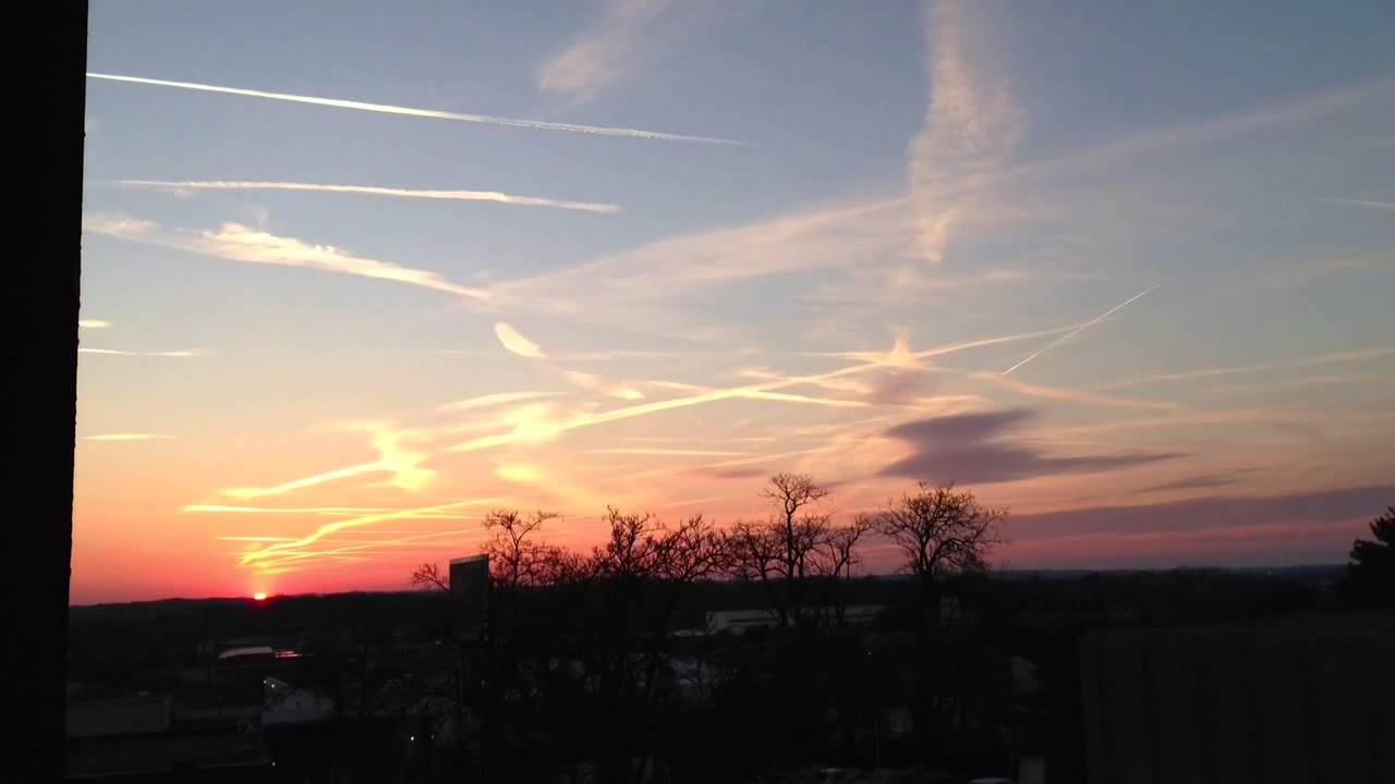 Sunset and Contrails Time-Lapse - YouTube