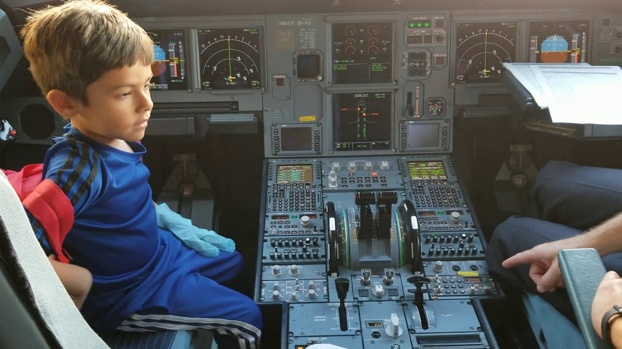 Jetblue cockpit tour - Commercial plane cockpit - YouTube