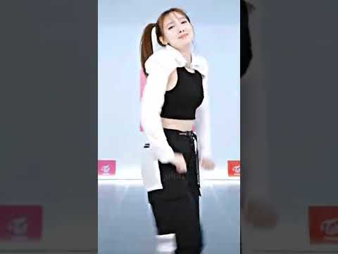 👛 nayeon fancam 👛  nasıl indirebileceğiniz hakkında kısmında yazıyor!!! 💞💞👛