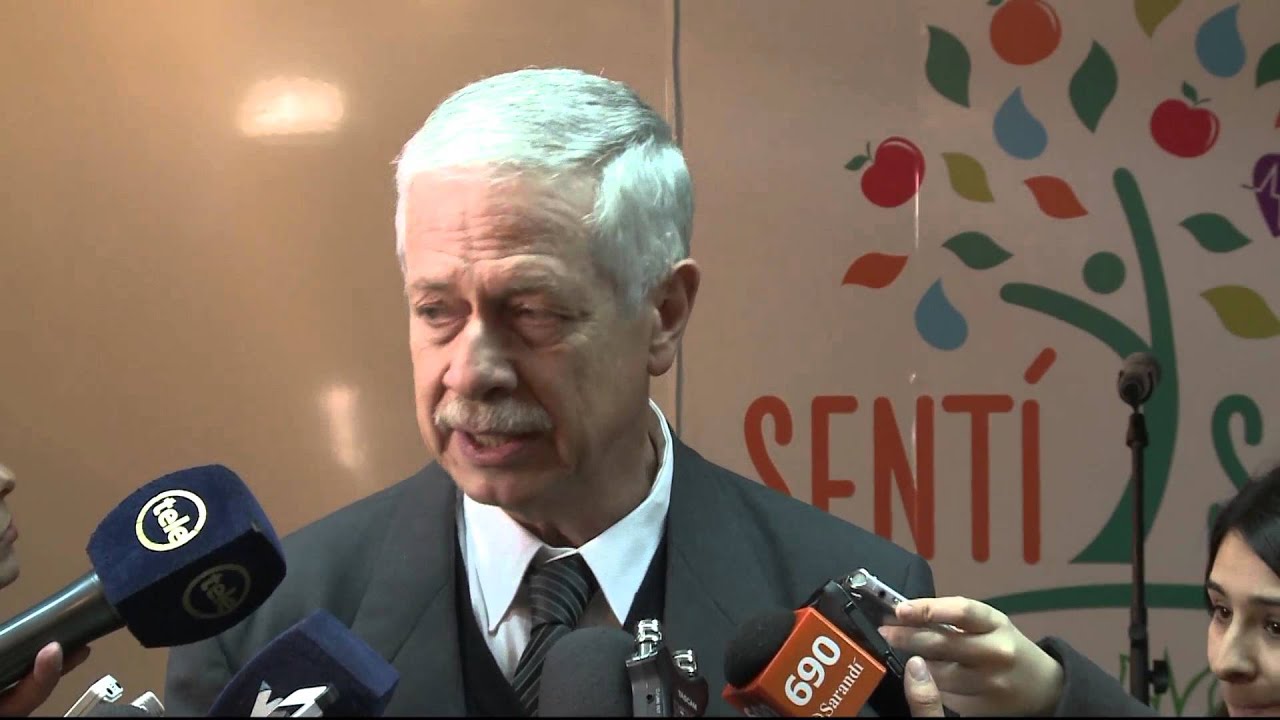 Jorge Basso inauguró stand del MSP en Expo Prado 2015 - YouTube