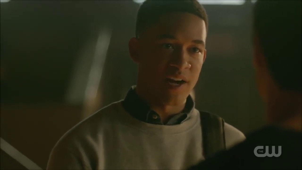 Legacies Rafael Fights The Alpha Pack 1x05 - YouTube