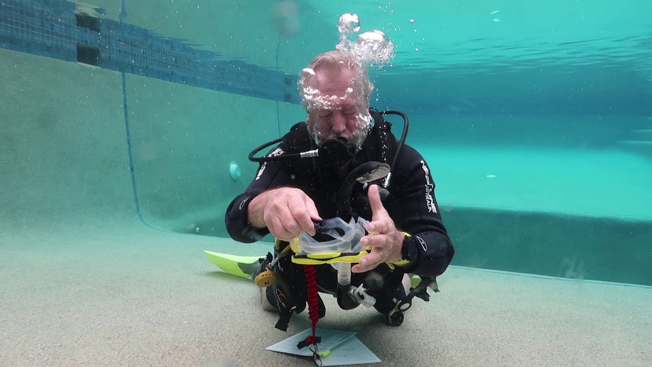 PADI divemaster and IDC skills mask remove and replace demonstration ...