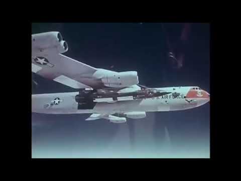 USAF-NASA X-15 launching from a B-52 - YouTube