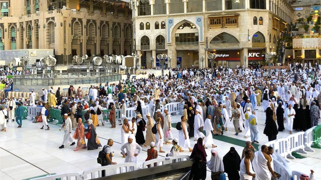 Makkah - Maghreb Adhan at Haramain ||اذان صلوة المغرب فی المسجد الحرام ...
