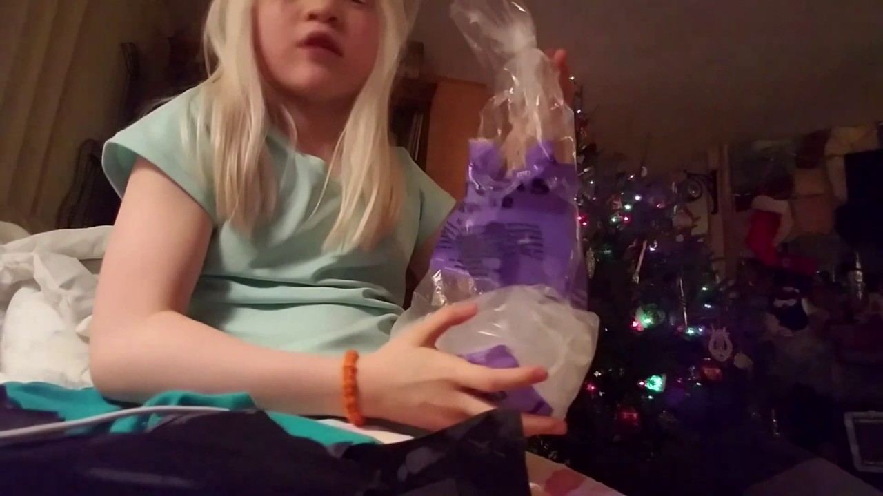 Mae Li eating ice cubes - YouTube
