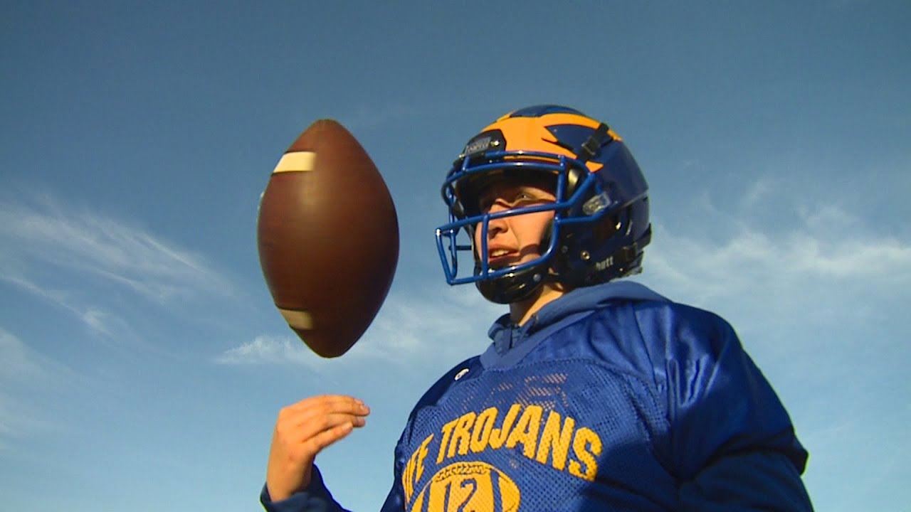 Female Quarterback Makes School History with Touchdown Pass - YouTube