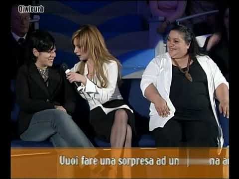 Debora Caprioglio in calze nere