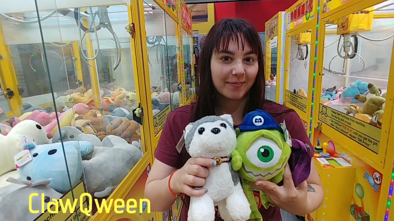 These Claw Machines Tell You When They're Ready To Pay Out! - YouTube