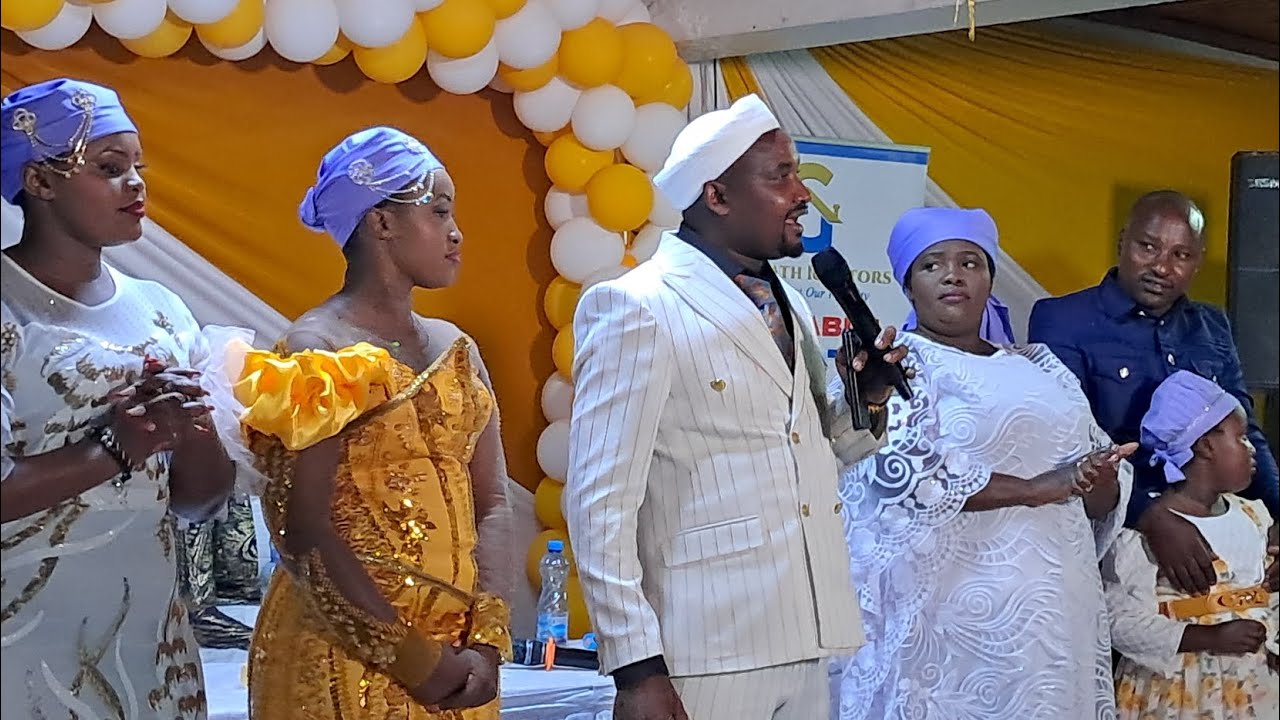 MARTIN WA JANET KWARIA CIEGIE NDÛGÛ YAKE NA LOISE MWANGI. - YouTube