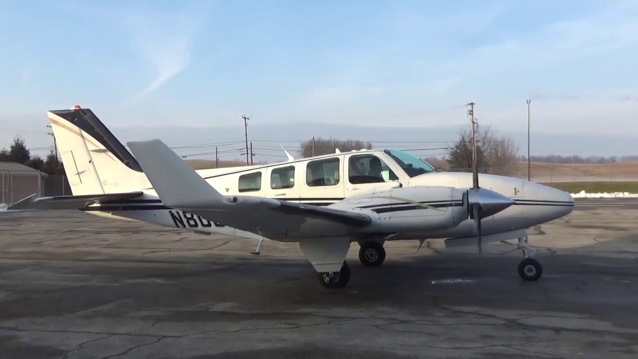 Beechcraft baron 58 N800CF startup and take off from York Airport - YouTube