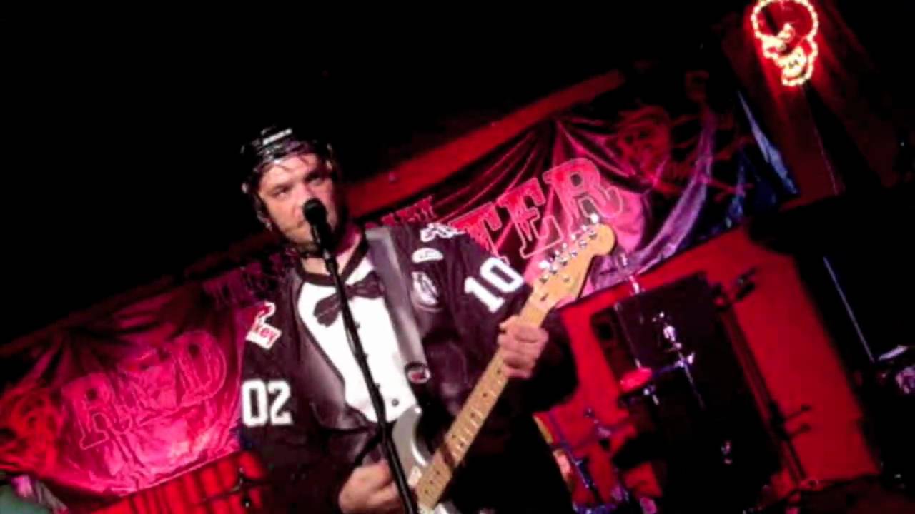 Darrin Pfeiffer w/ All For Nothing Halloween 2009 - YouTube