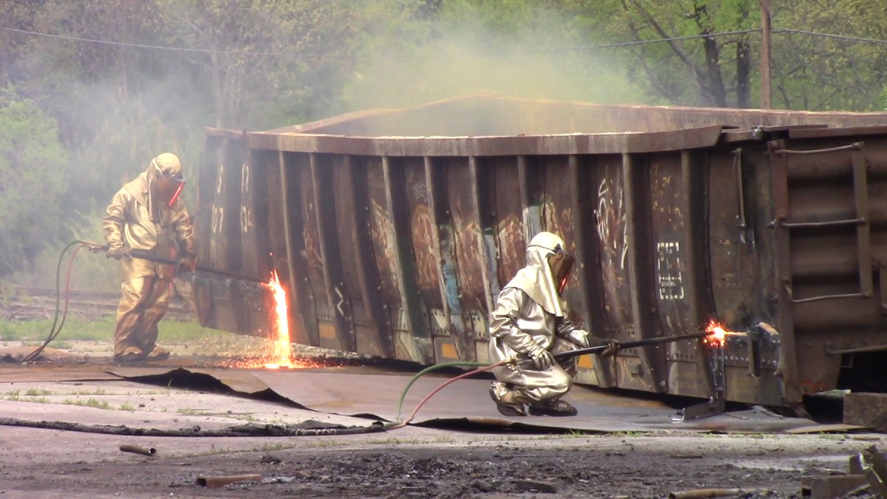 Heavy Torching - Mill Metals Recycling - YouTube