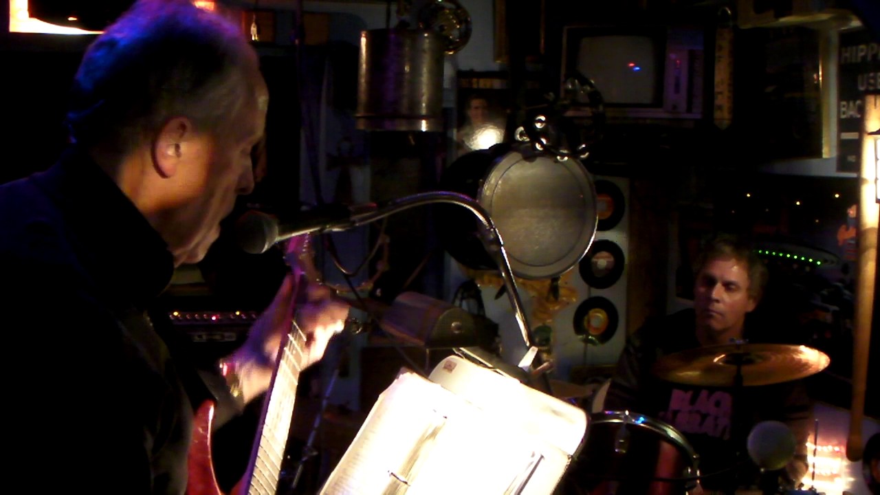 "CRIMSON AND CLOVER" (cover) Ron McVan & Dave Bartzen - YouTube