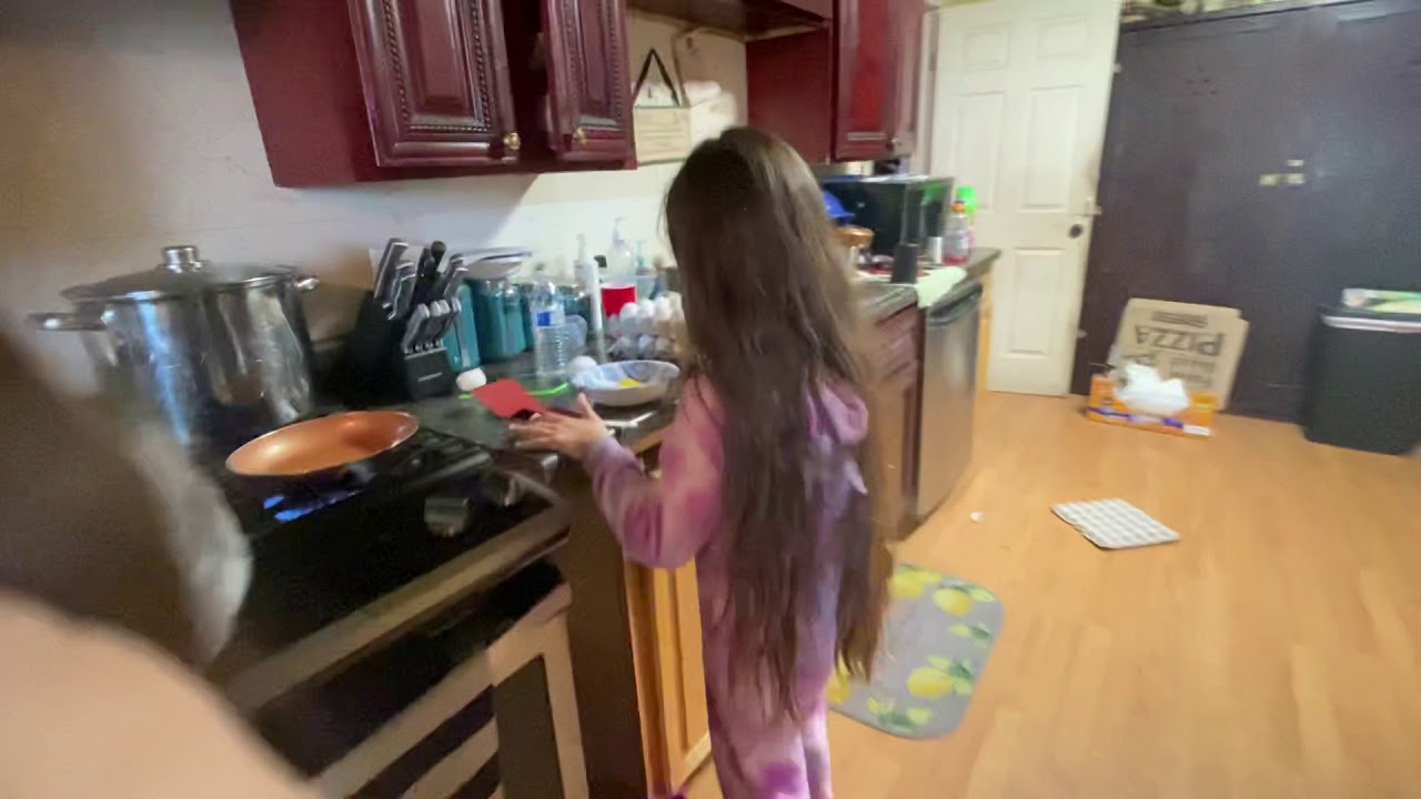 Kids making breakfast before school - YouTube