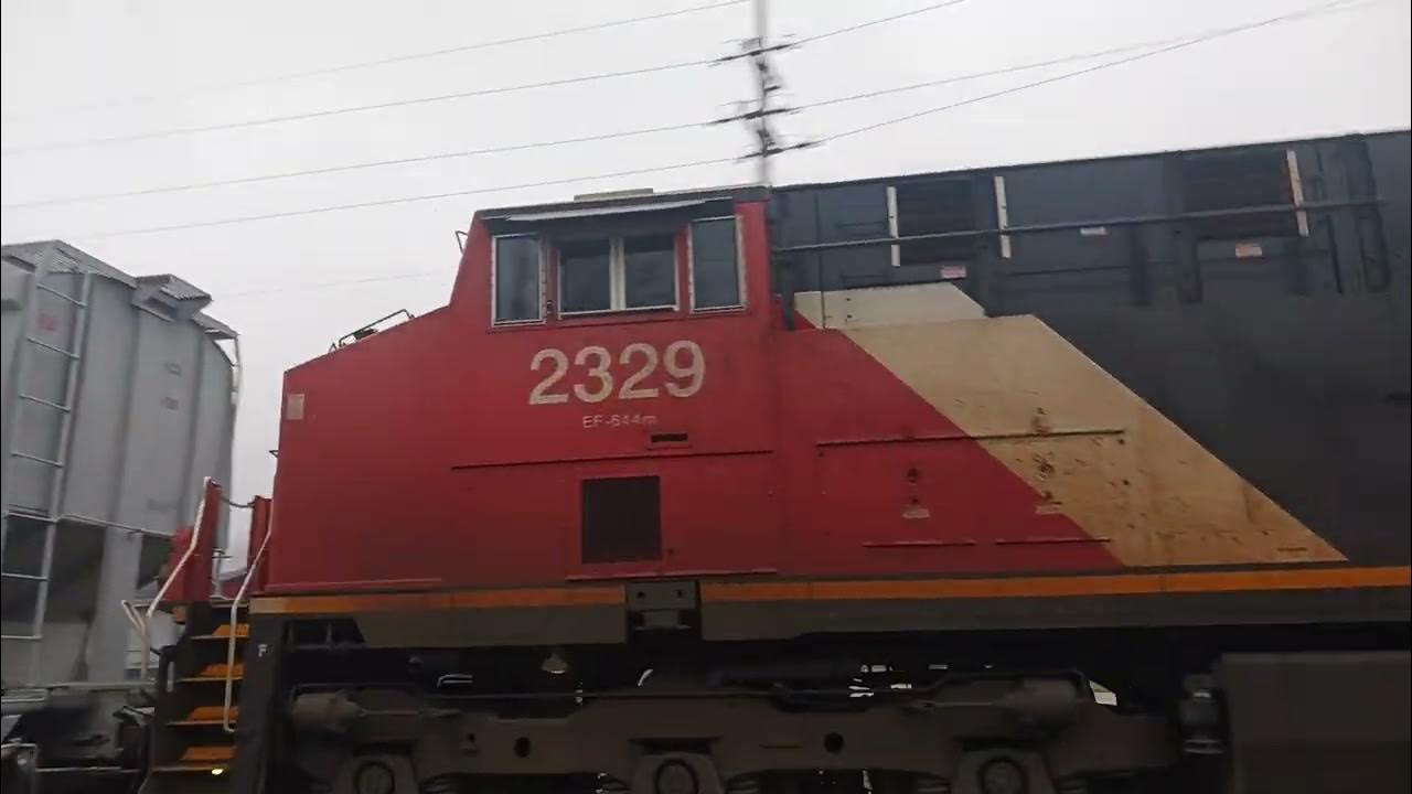 CN 2329 carrying empty railcars - YouTube