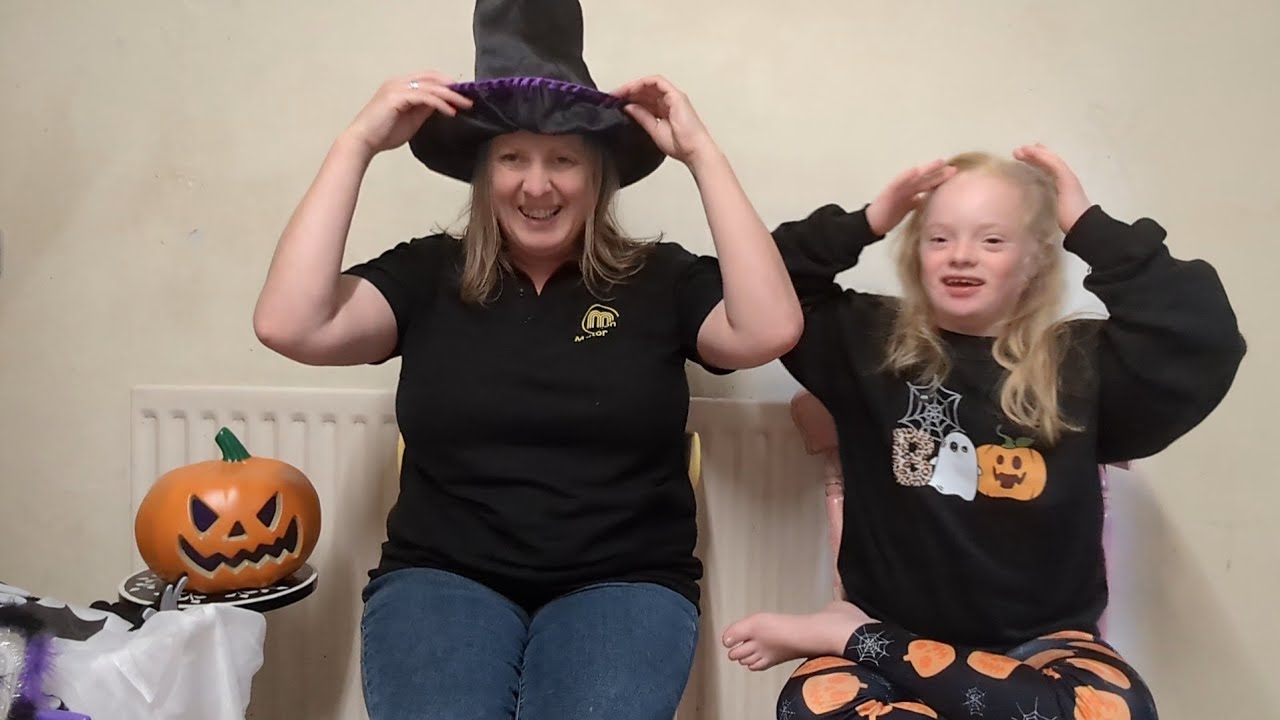 Makaton Signs - Halloween 🎃👻🧙 - YouTube