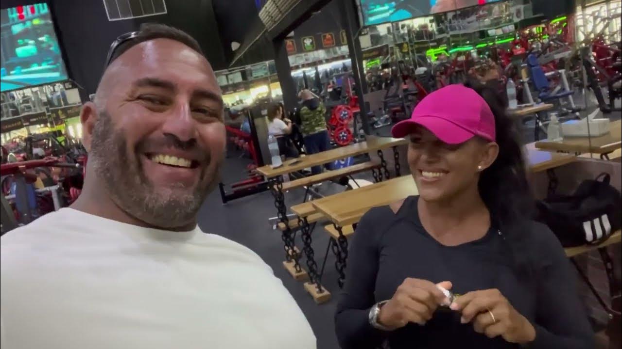 Das Binous 1 in Dubai - ein Tag im größten und besten Gym der Welt - YouTube