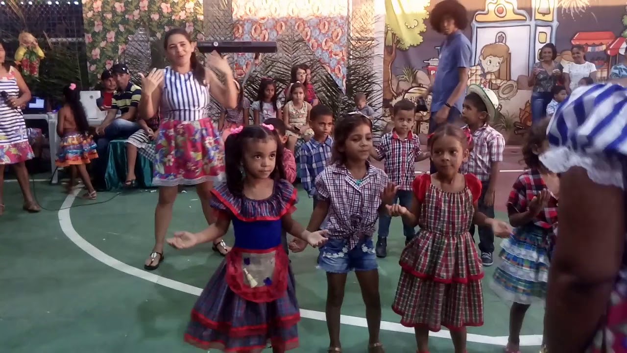 Arraiá da creche Iraci Vilela - YouTube