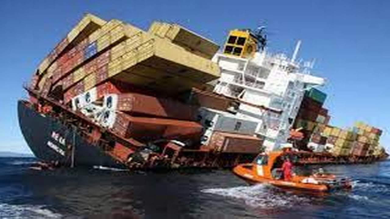 Giant container ship in the strongest storm - YouTube
