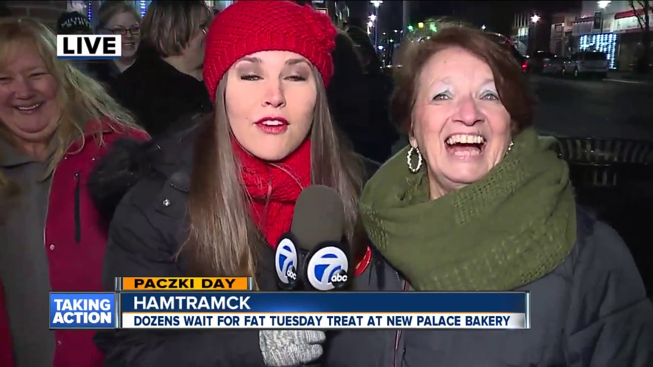 Dozens wait for Fat Tuesday paczki at New Palace Bakery in Hamtramck ...