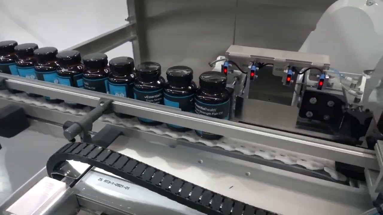 Shelf ready label orientation in an automatic tray loader - YouTube