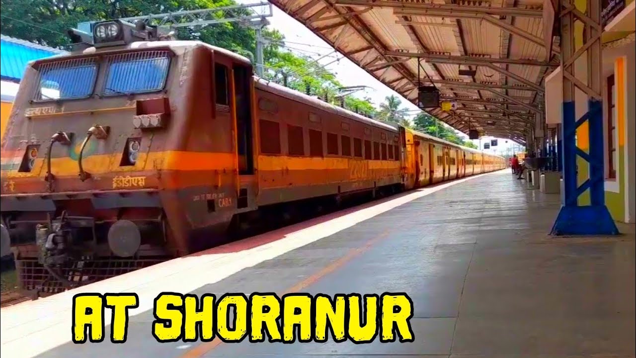 train arriving at shoranur railway station 🚉 - YouTube