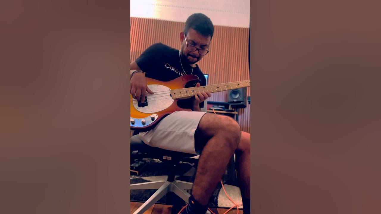 Musicman Stingray solo, tell me something with F. - YouTube