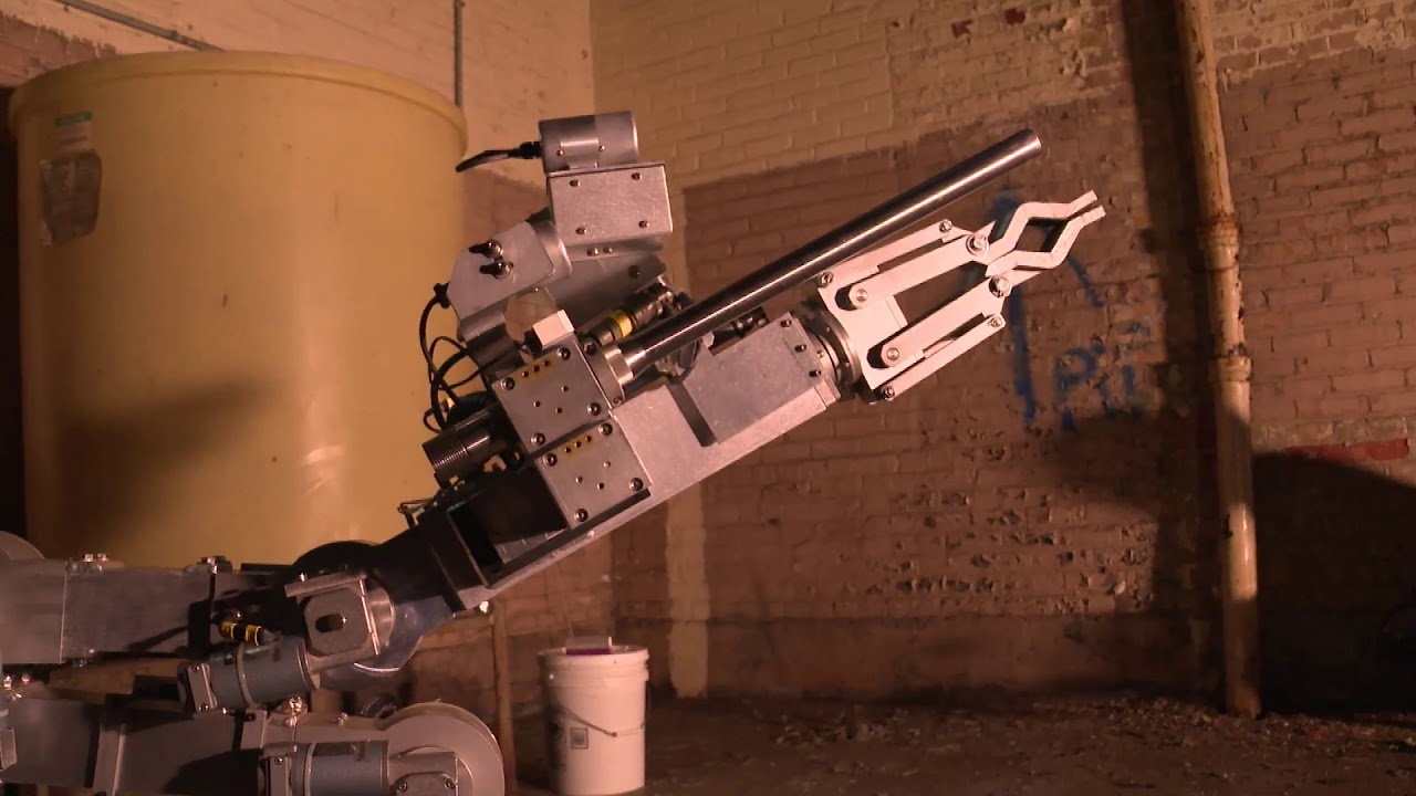 F6A, the KDPS Bomb Squad robot - YouTube