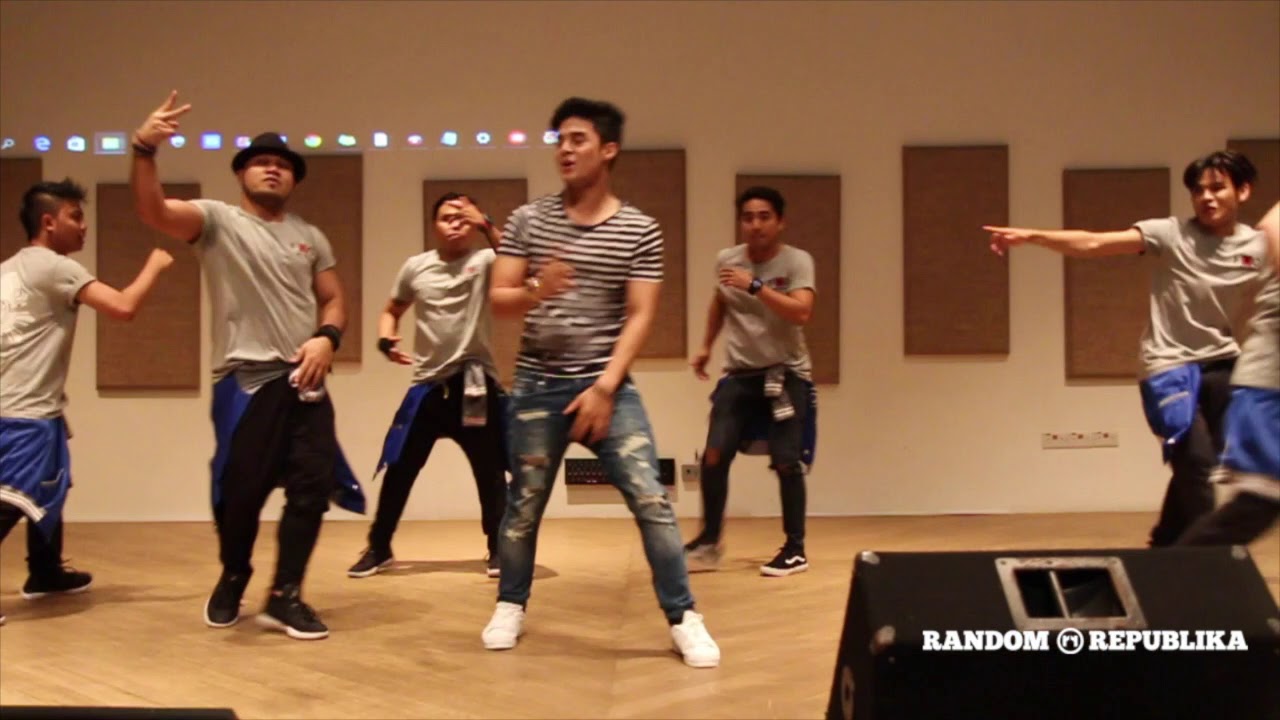 Dave Bornea Performs Bruno Mars' 24K Magic in Singapore - YouTube