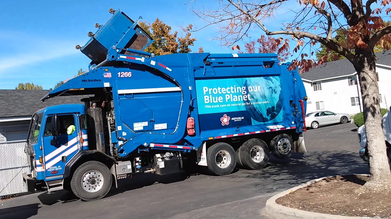 peterbilt 520 McNeilus contender pacific front loader 1266 on the ...