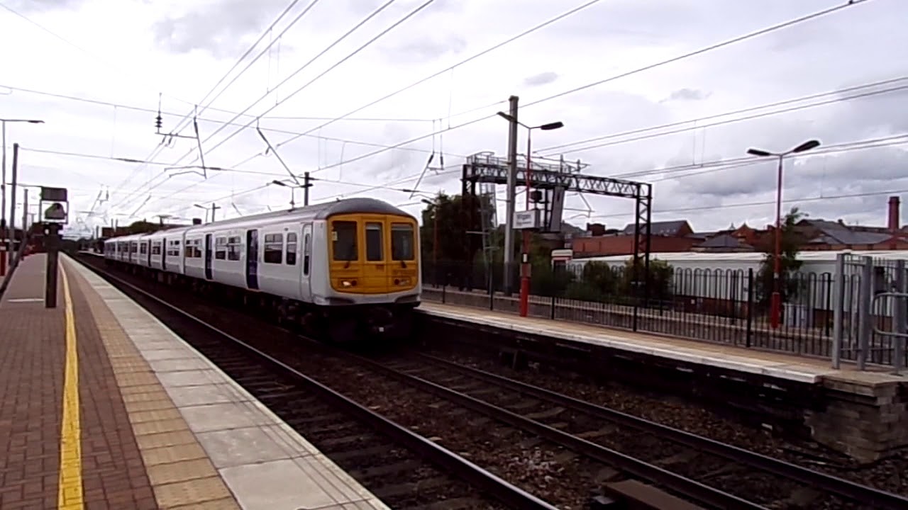 Class 319 Leaving Wigan North Western - YouTube