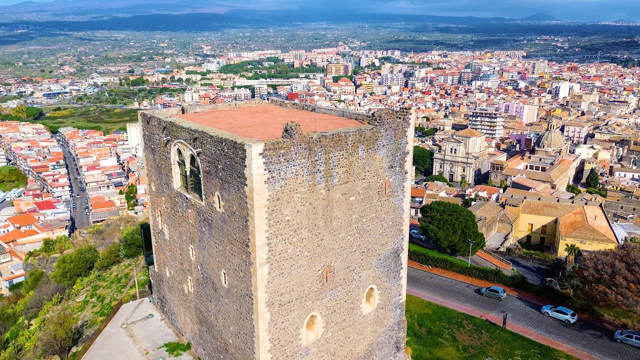 Lâu đài Norman Paternò/ Paternò's Norman castle First built in 1072 ...