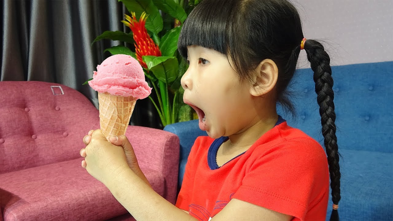 Be Bun Pretend Play Pretty Kitchen Play and Eat Icecream - YouTube