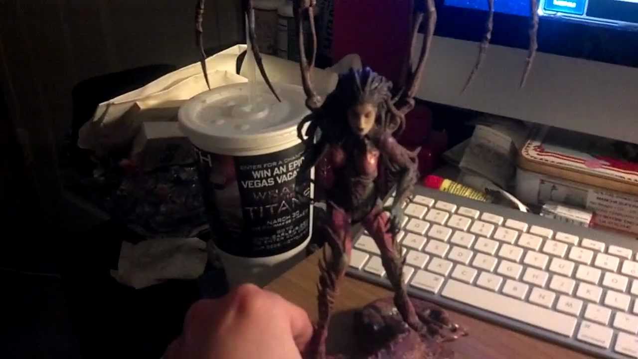 STARCRAFT 2 Action Figure Queen of Blades video 2 - YouTube