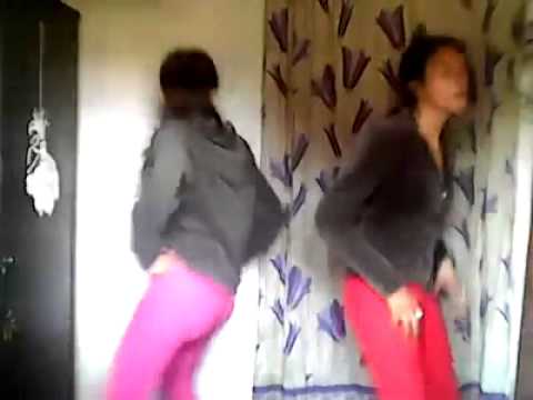 Chicas bailando mueve el TOTO....
