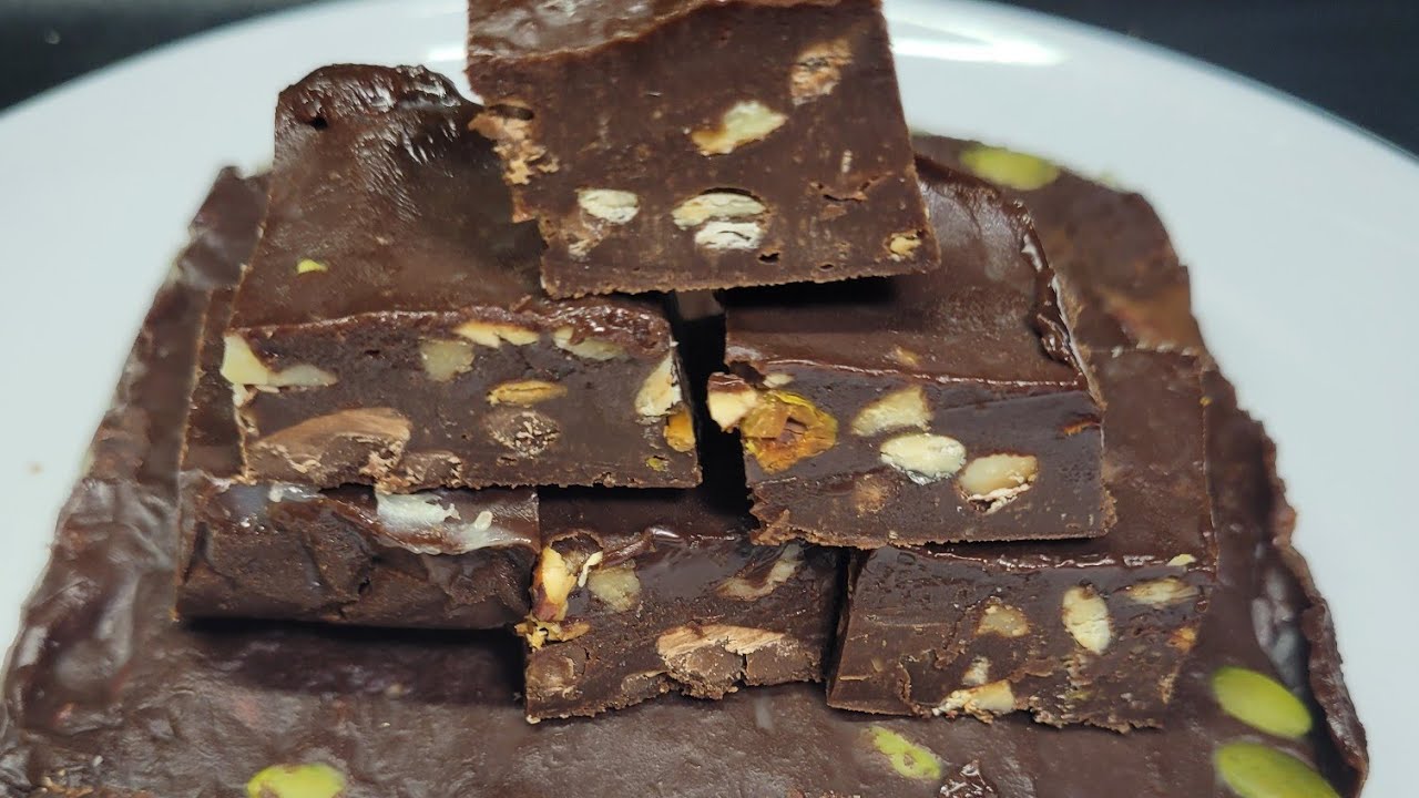 Chocolate Fudge!Make dry fruit chocolate at home only 3 ingredients.घर ...