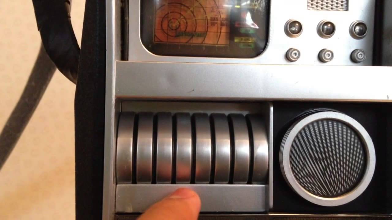 Star Trek TOS Classic Science Tricorder Review - YouTube