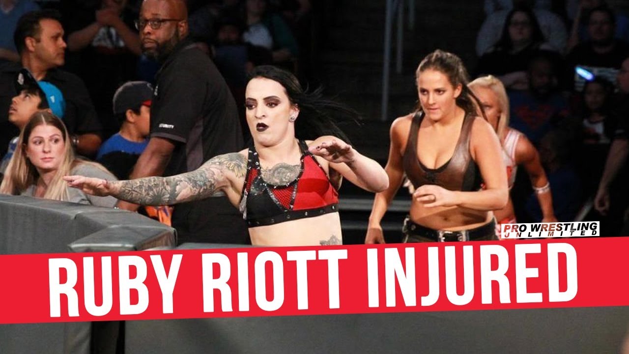Ruby Riott Suffers Leg Injury - YouTube