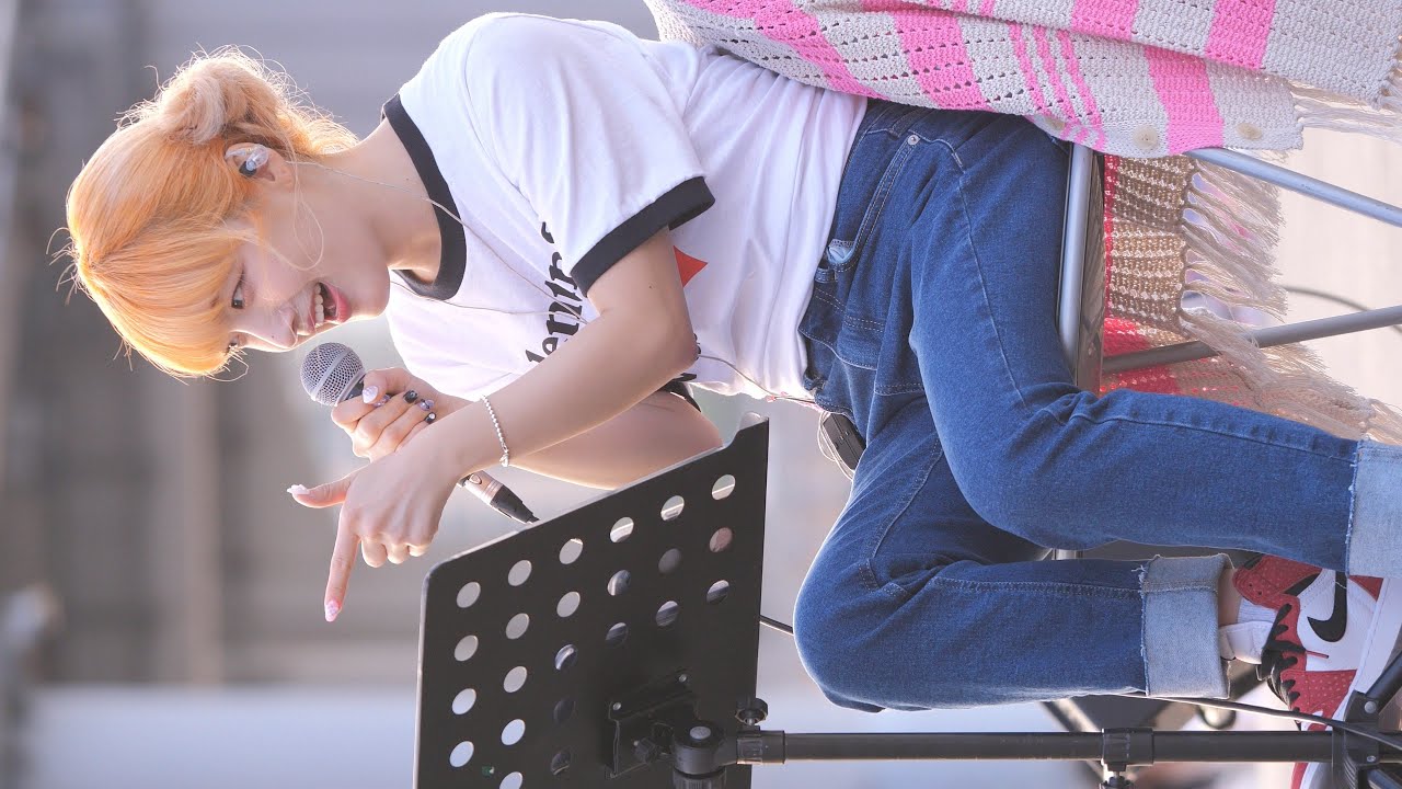 [4K] 220611 ADORA (아도라) - Dynamite (of BTS) 직캠 by 수원촌놈 [반포한강공원 버스킹 ...