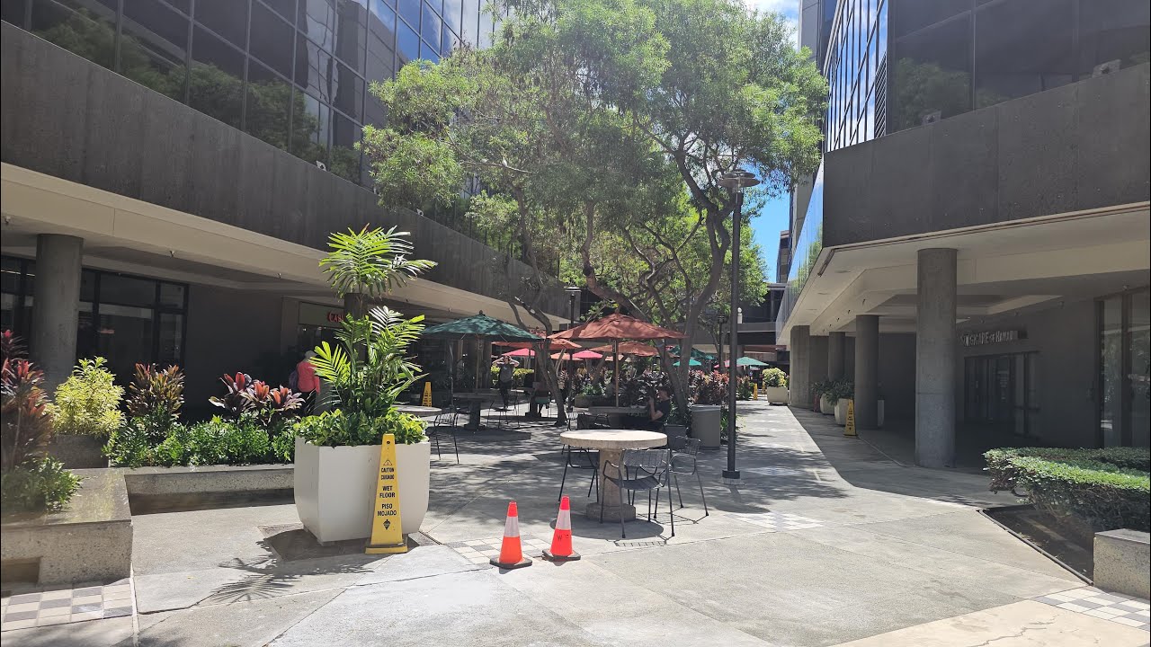 [4K] Restaurant Row on 10/10/24 in Honolulu, Oahu, Hawaii - YouTube