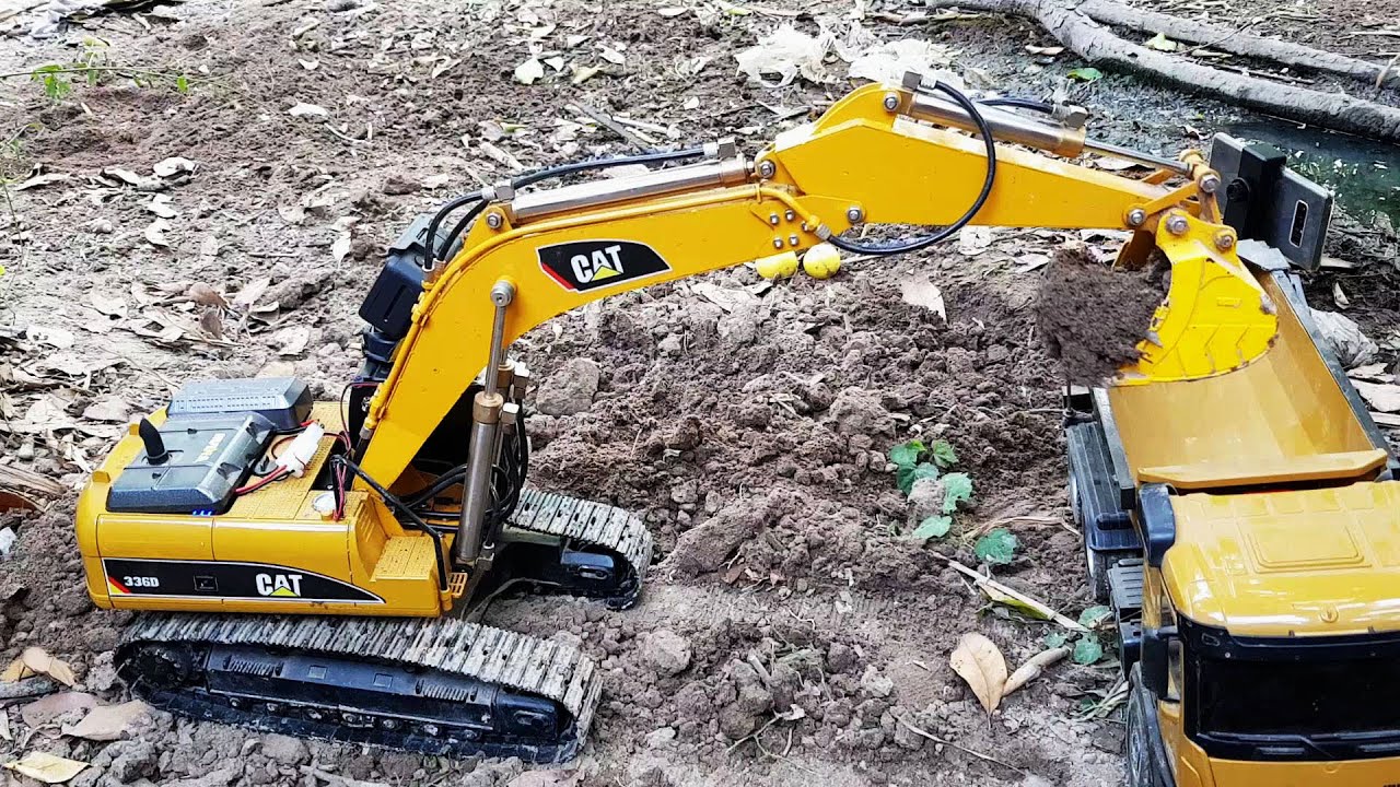 RC ACTION RC CONSTRUCTION SITE OF THE RC EXCAVATOR WITH RC TRUCK - YouTube