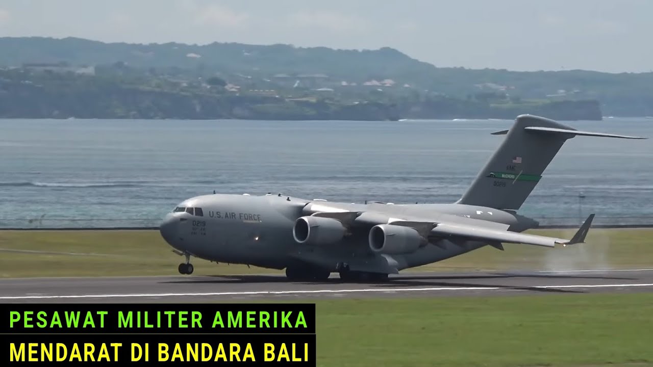SANGAR !!! Pesawat Militer Amerika Boeing C-17 Landing di Bandara ...
